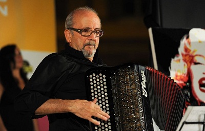 Modena: Piazza XX settembre, matrimoni fra teatro, musica, itinerari