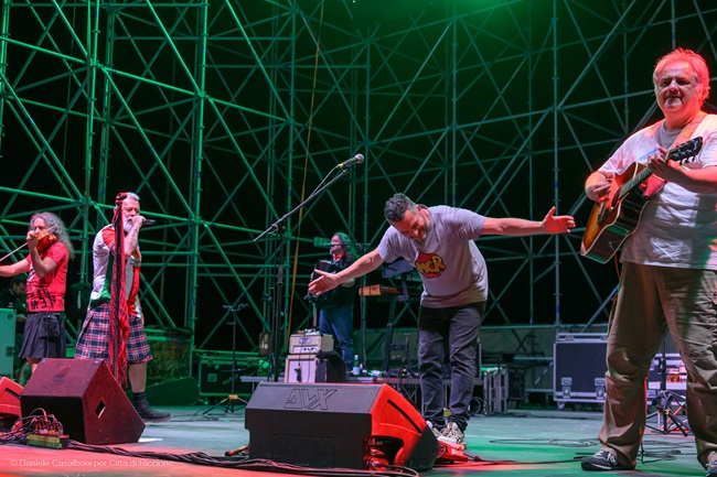 Un live travolgente dei Modena City Ramblers scatena Riccione